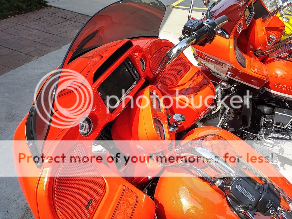 Laguna Orange painted inner fairing. | Road Glide