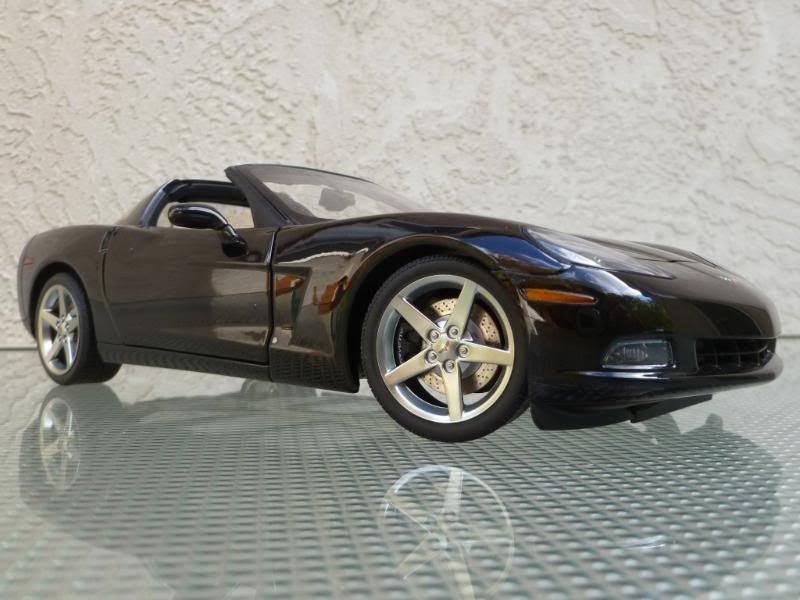 AutoArt Chevrolet Corvette C6 Coupe - DiecastSociety.com