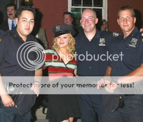 The Fashion Police have come for Hilary...: ohnotheydidnt — LiveJournal